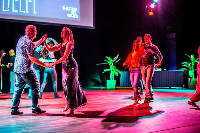 Wapperende jurken op extra Stadsbal: wie heeft er talent voor de Tango ...