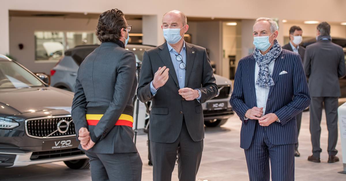 Scancar pakt uit met nieuwe vestiging in Wilrijk: klant kijkt haast mee ...