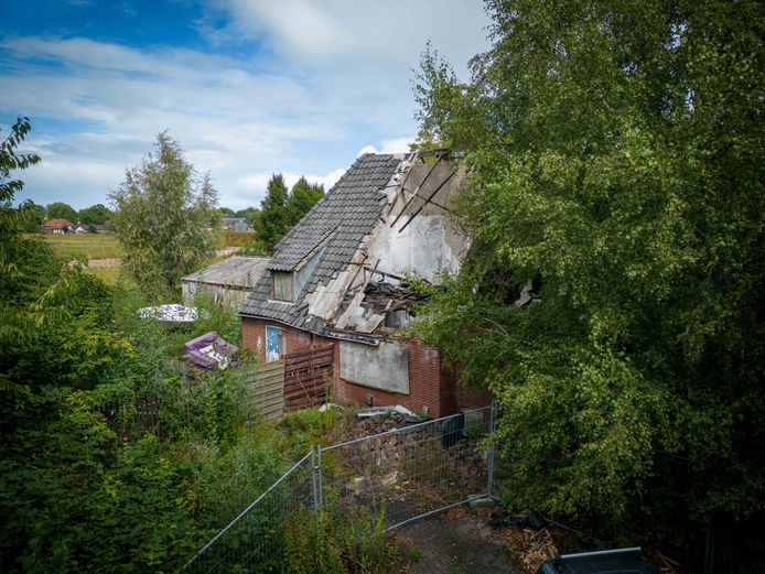 Huissense bouwval vol asbest wordt na achttien jaar aangepakt: ‘Kosten ...