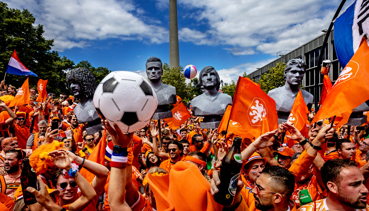 Cody Gakpo en Donyell Malen gidsen Oranje langs Roemenië, Turkije wacht ...