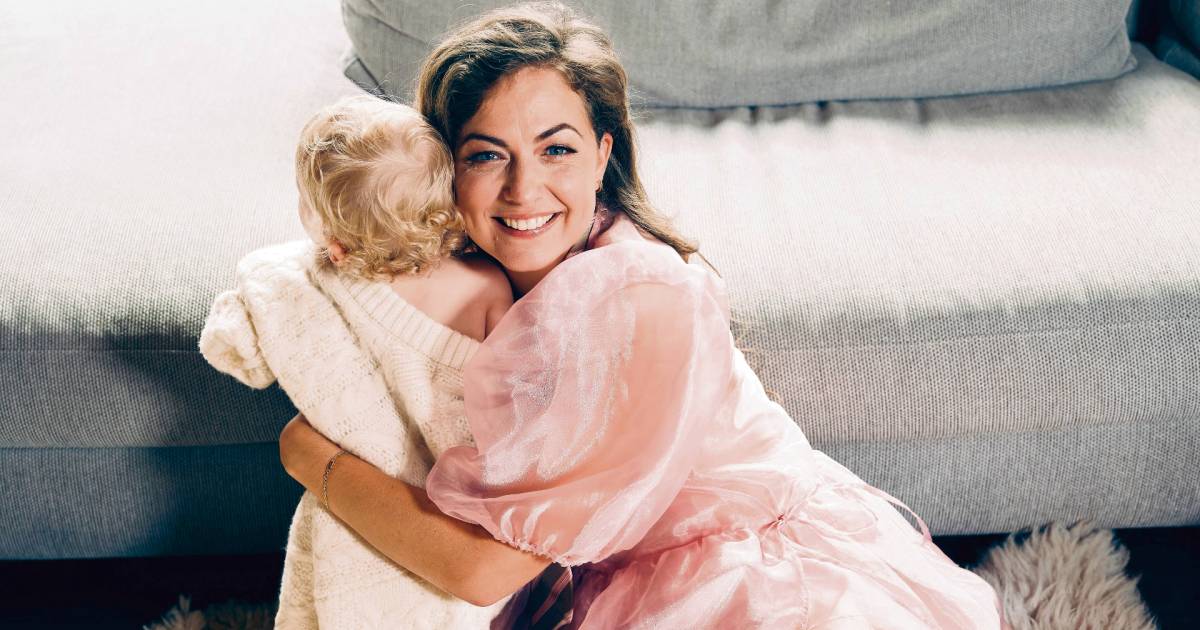 Frances Lefebure (36) eerlijk over het moederschap: “Mama zijn is het ...
