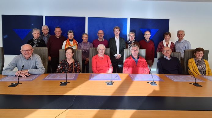 Okra bezoekt Vlaams Parlement | Wingene | hln.be