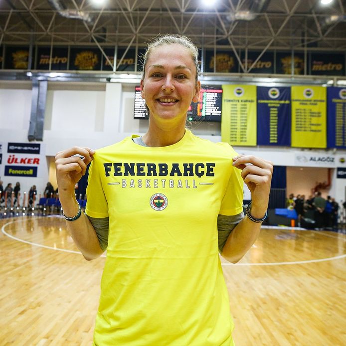 Emma Meesseman blinkt met 20 punten uit in Europees debuut bij ...