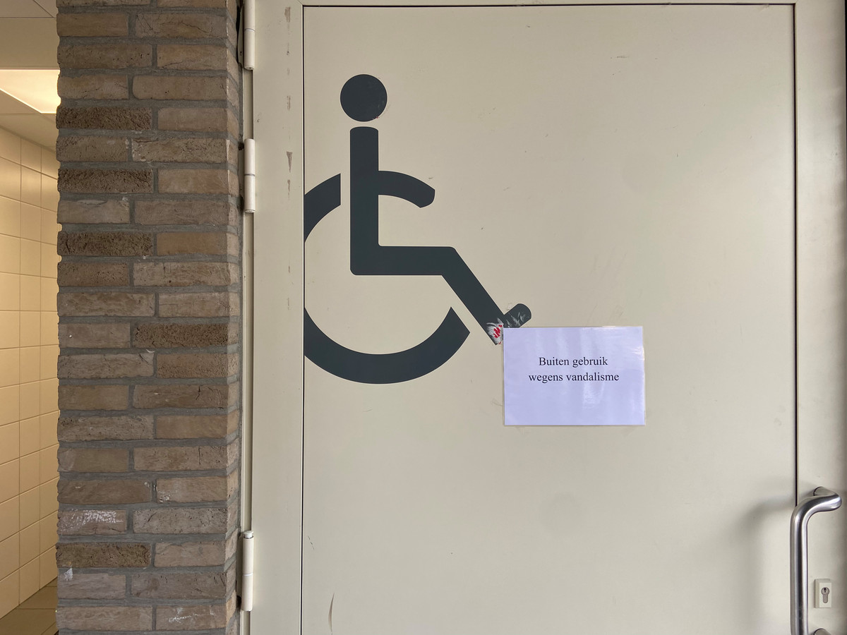 Vandalen viseren openbaar toilet aan gemeenteschool: “Er is zelfs ... Vandalen viseren openbaar toilet aan gemeenteschool: “Er is zelfs ...