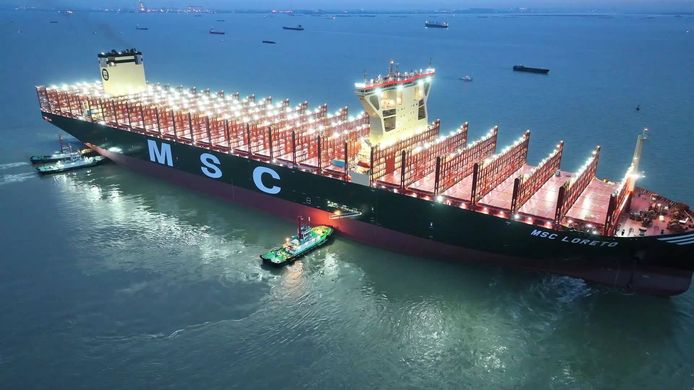 Grootste containership ter wereld meert aan in Rotterdam | Rotterdam ...