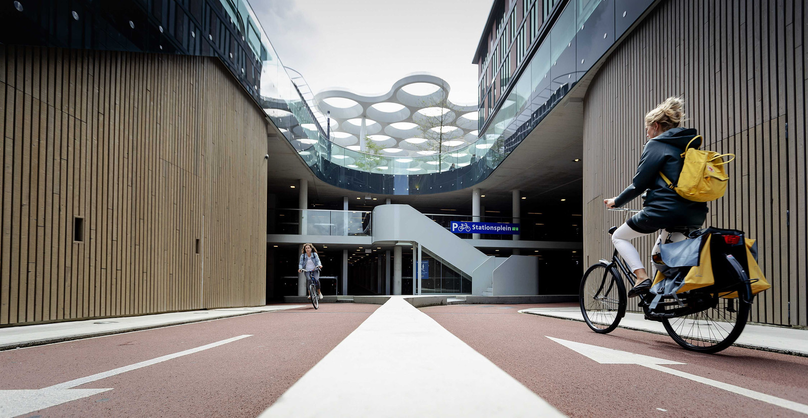 4054 plekken vrij ín fietsenstalling, maar buiten bij Utrecht CS is ...