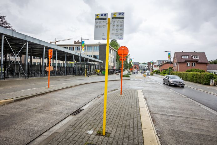 Tiener (19) gewond na steekpartij aan bushalte in Lummen: 18-jarige ...