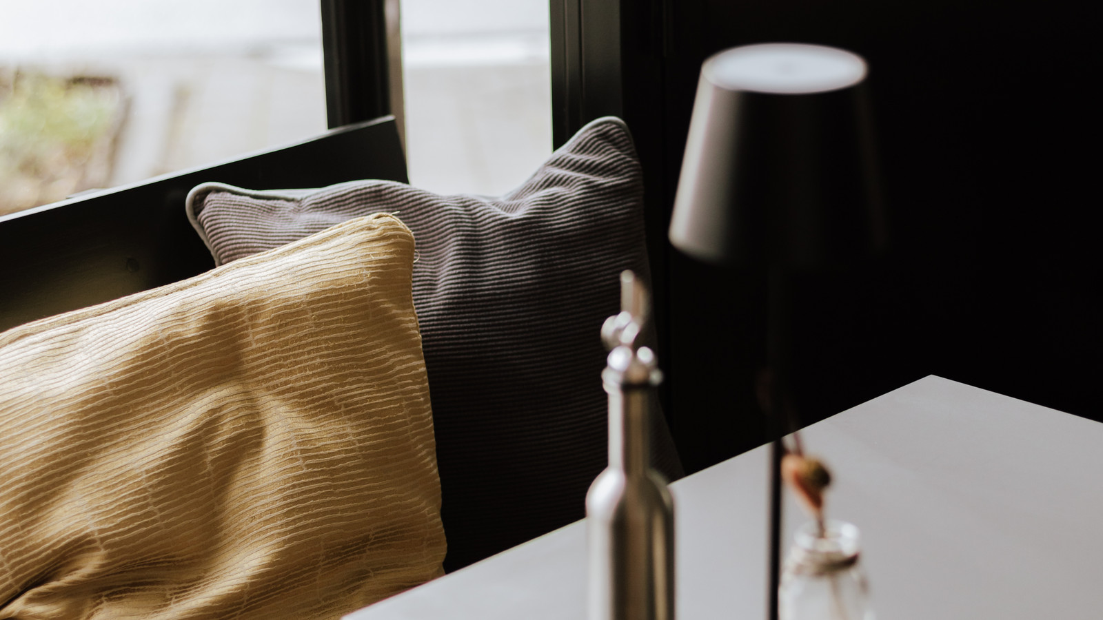 NET OPEN. Ze reisden de hele wereld rond, nu openen Jasper (29) en ...