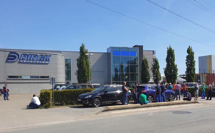 Werknemers geëvacueerd na gaslek bij Didak Injection | Grobbendonk | hln.be