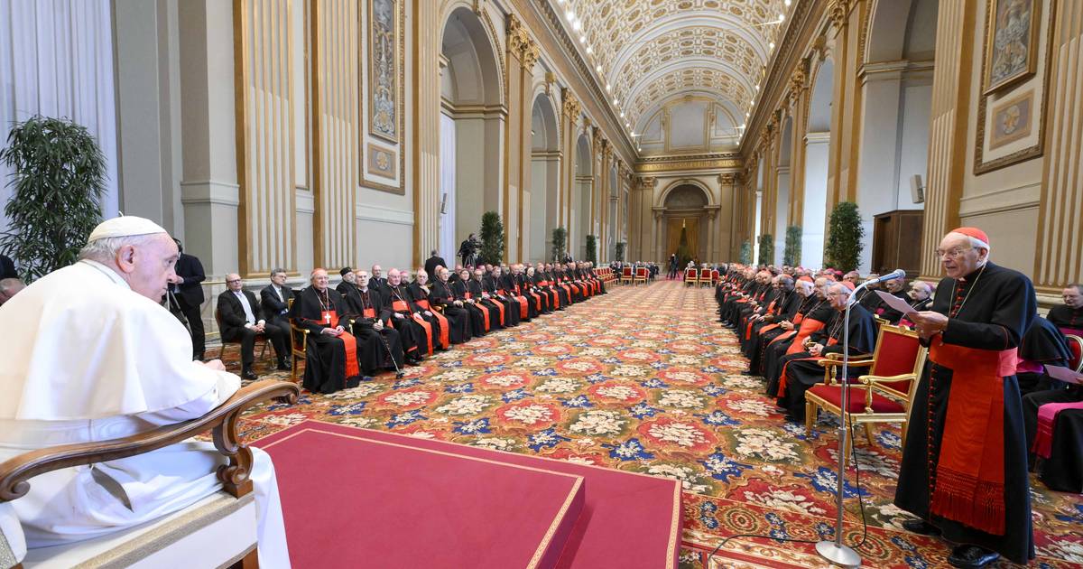 Paus waarschuwt Vaticaanpersoneel dat er een 'elegante duivel' onder ...