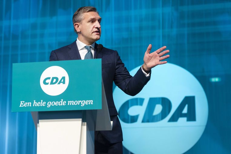 Het broeit in het CDA; prominenten vragen om een offensief ...