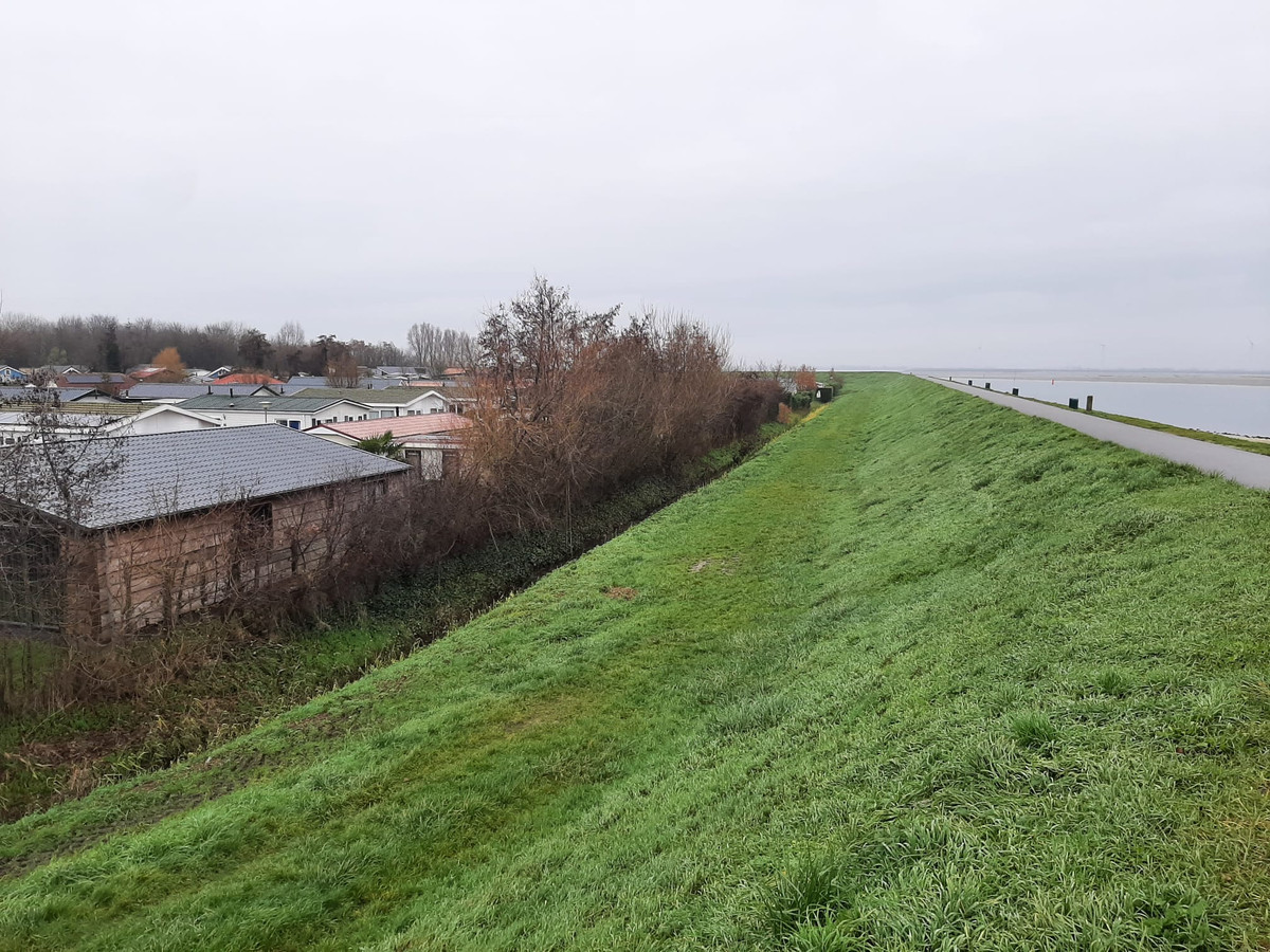Dijk langs jachthaven in Sint-Annaland voldoet niet meer, er moet een ...