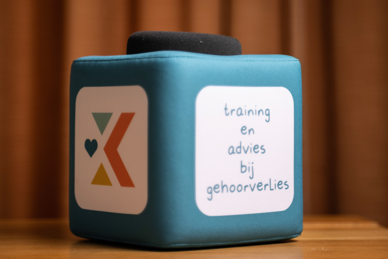 Bizarre speling van het lot: doventolk Anke uit Almelo wordt van één op ...