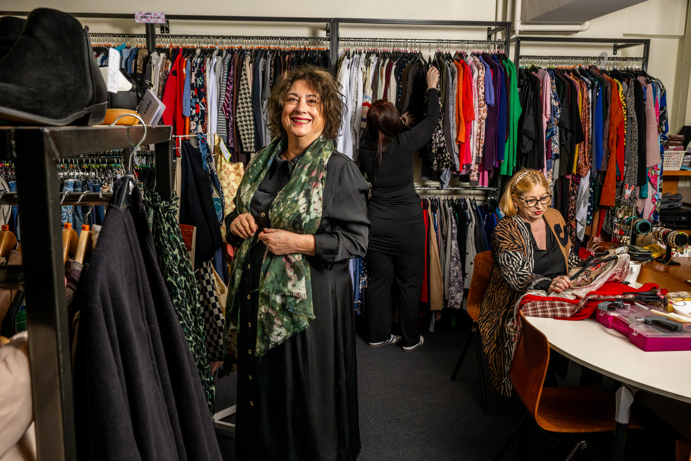 Mary opende een tweede kledingbank op Zuid: ‘We krijgen nieuwe kleding ...