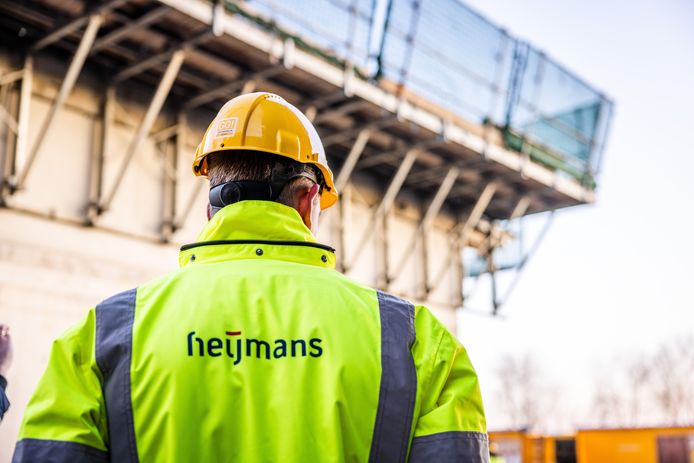 Heijmans en GMB gaan Groningse deel Lauwersmeerdijk versterken | Het ...