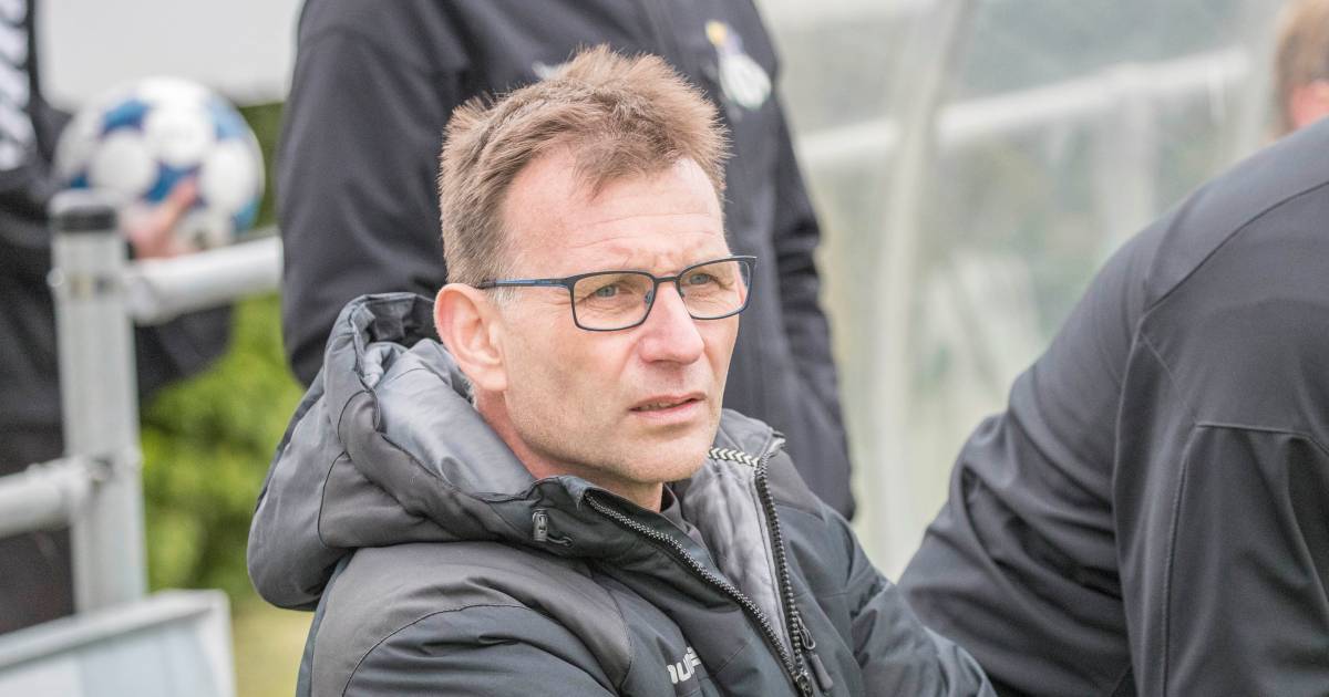 Leon de Witte langer door als trainer van Tholense Boys | Tholen | AD.nl