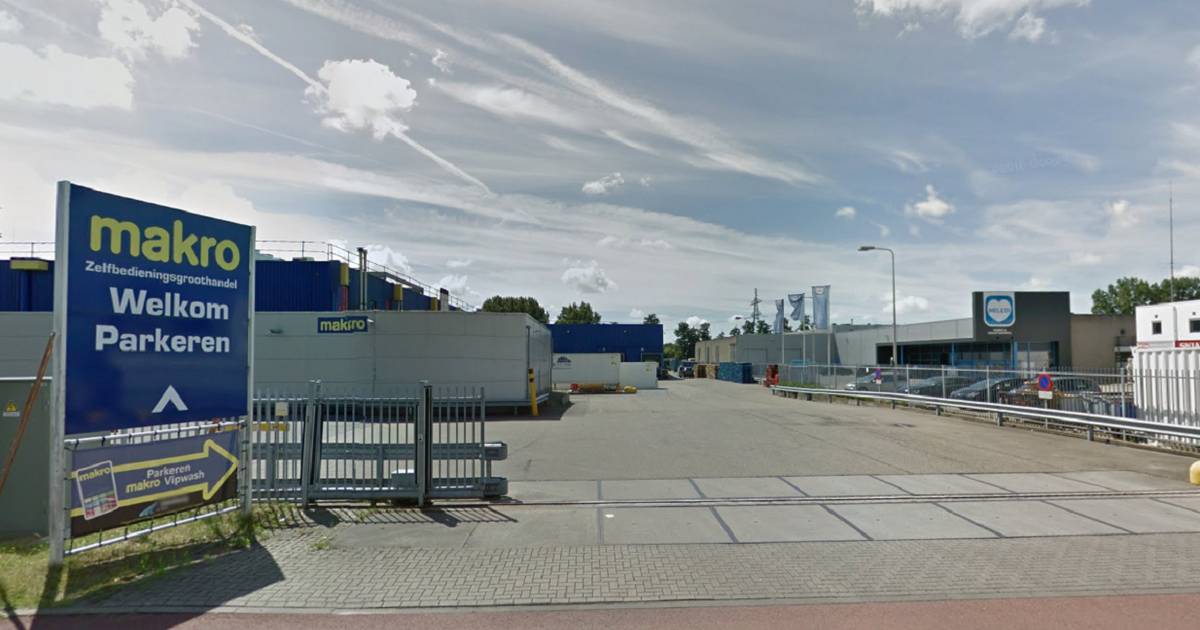 Makro Delft weer open na brand op dak | Delft | AD.nl