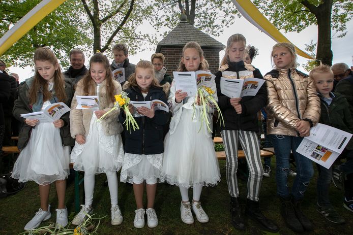 Huldiging Astense CDA-prominenten; Cees Dingemans secretaris dorpsraad ...