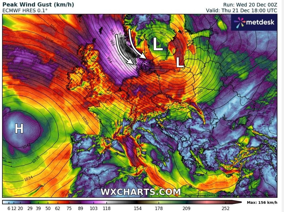 Storm Pia raast over het land: hinder op snelwegen door omgewaaide ...