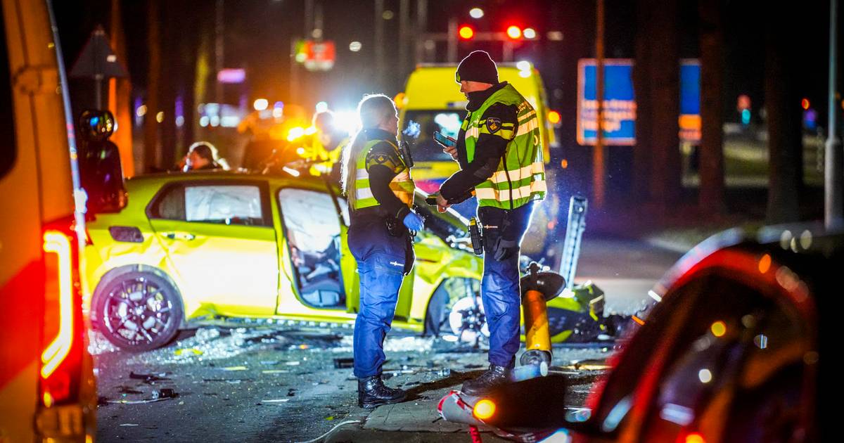 Automobilist zwaargewond bij crash op vluchtheuvel, waarbij hij ...