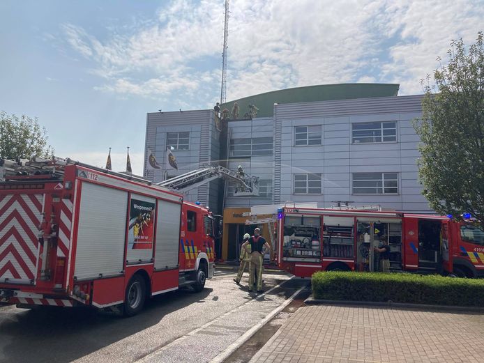 Kantoor van Ivago vat vuur na onkruidverbranding: onthaal en ...