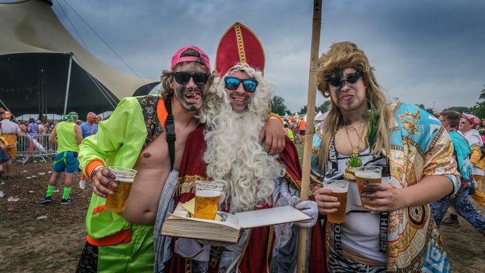 Kamping Kitsch Club gaat los als wildste en geilste bevrijdingsfeest ...
