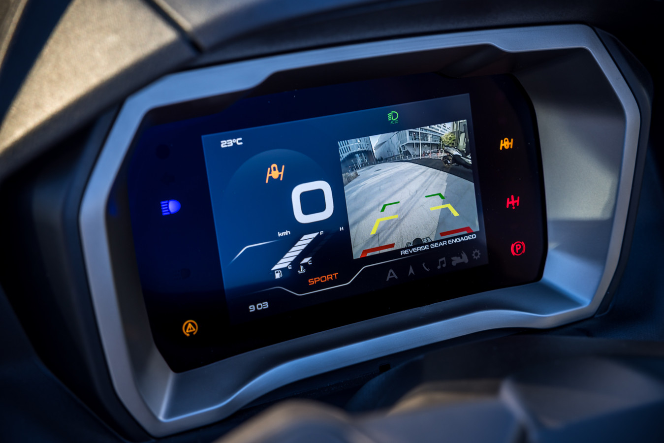 Onze motorexpert testte de Piaggio MP3 en somt de voor- en nadelen op ...