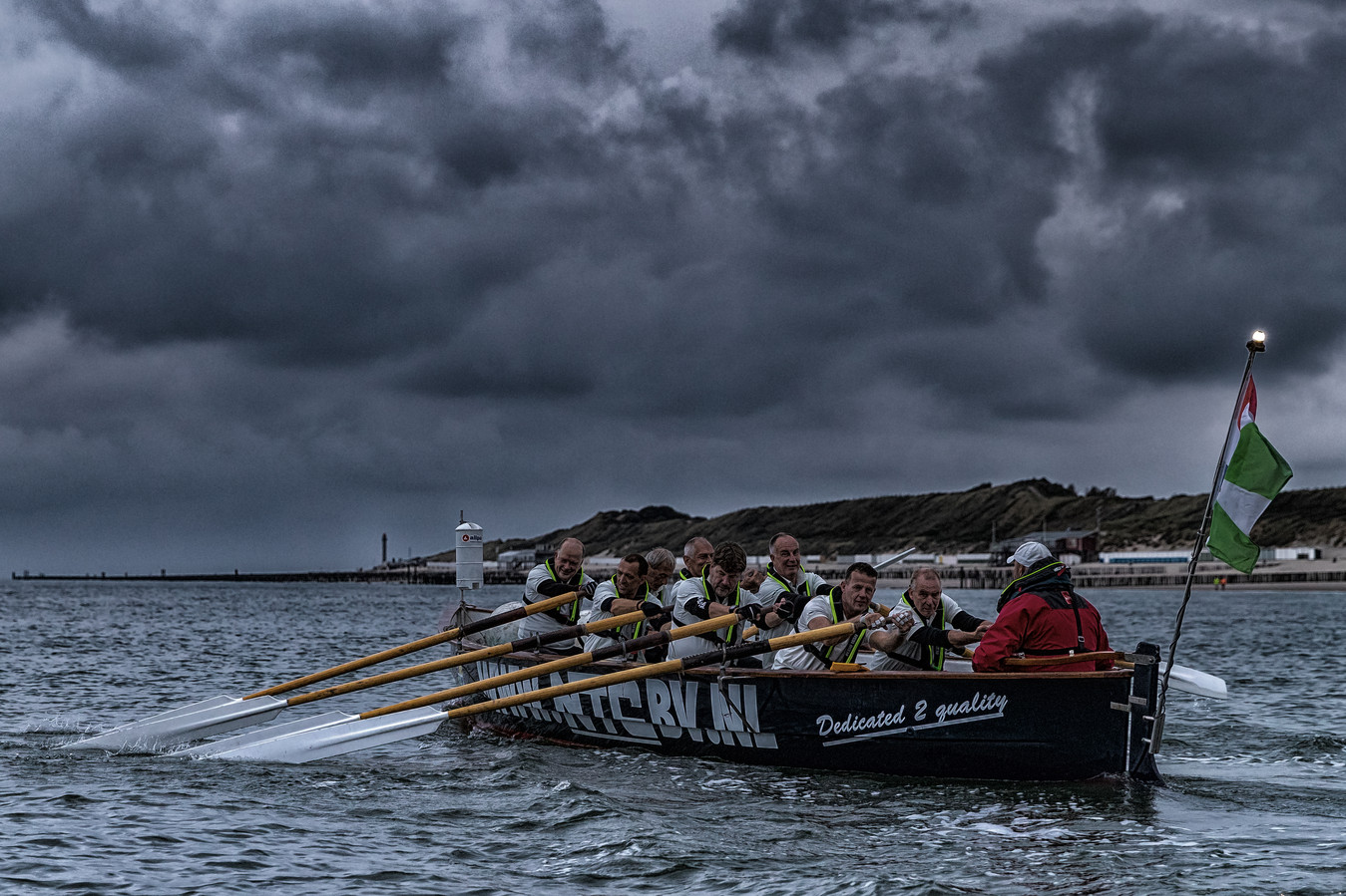 Roeiers vragen tijdens monstertocht van 358 kilometer aandacht voor ...