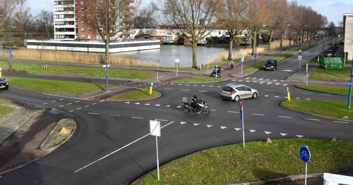 Kruispunt op termijn een rotonde: veiligst voor verkeer en comfortabel voor fietsers en ...