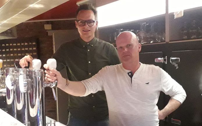 Ex-schepen Michel Van Hoof en kameraad Robert Van Beek tappen voortaan ...