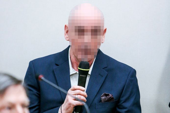 Renaud Hardy valt agent aan tijdens gevangenentransport | Binnenland ...