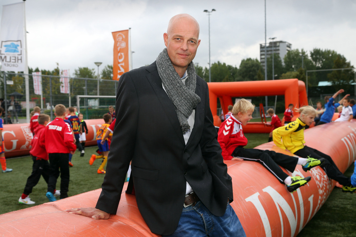 Nu ook pinnen in het clubhuis van Den Hoorn | Foto | AD.nl