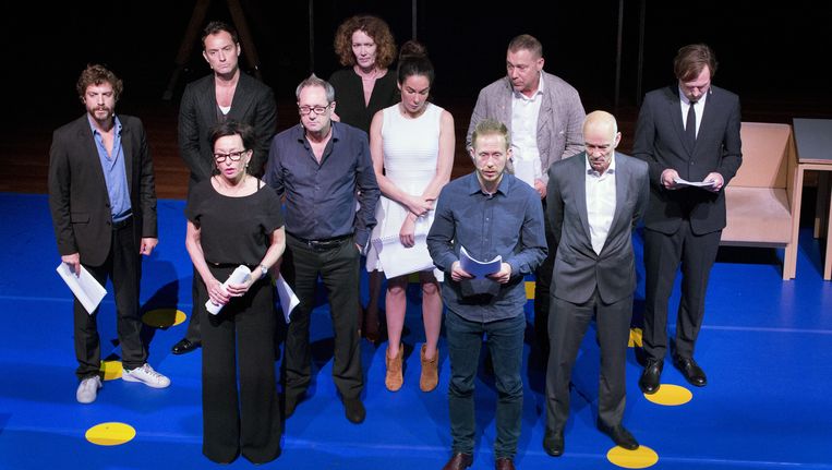 Jude Law en Halina Reijn in ernstige performance over Europa