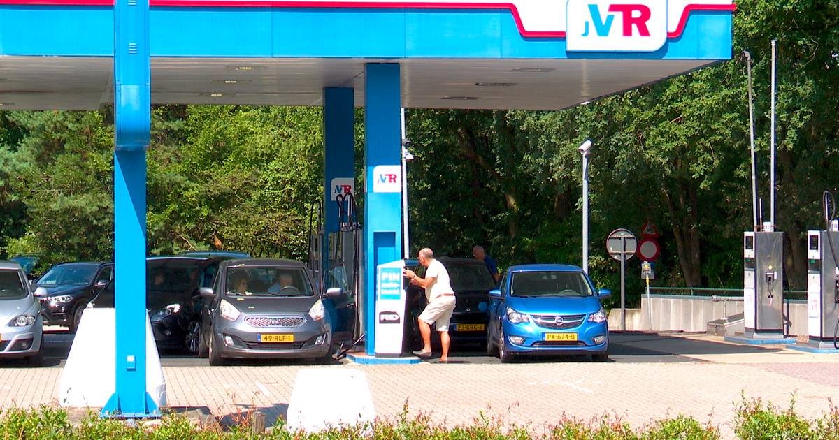 Nederlanders tanken sinds twee weken weer massaal over de grens: ‘Het ...