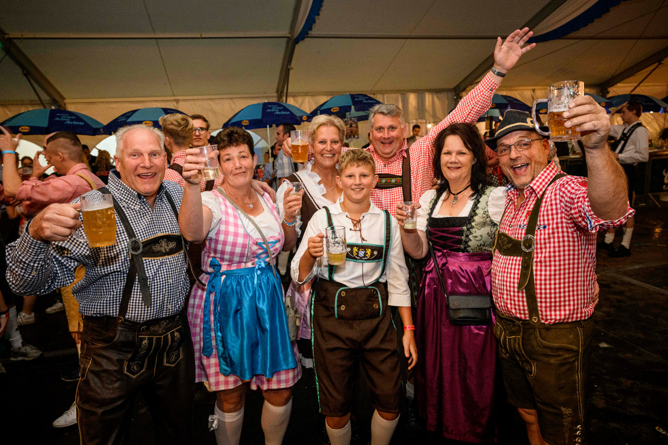 Bij Oktoberfest Geerdijk dronken bezoekers meer dan drie liter bier per ...