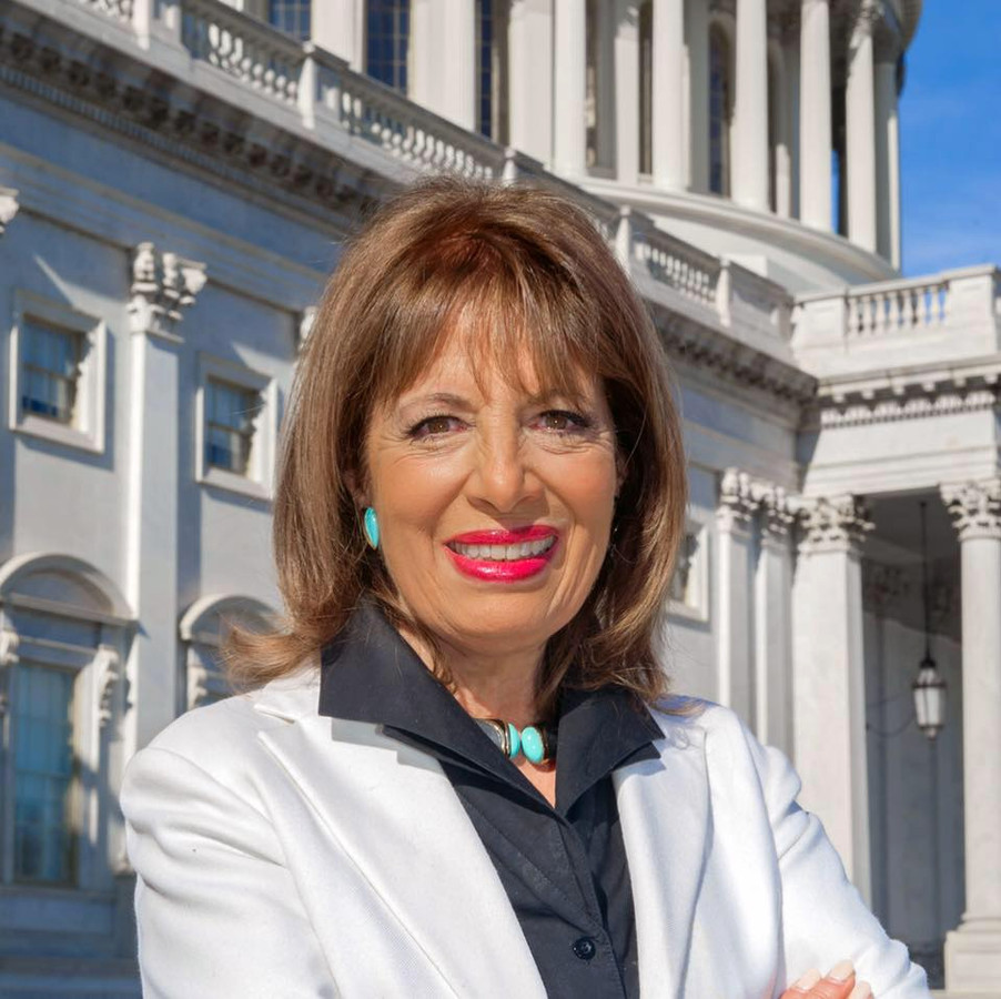 Jackie Speier overleefde massamoord bij sekte. In nieuw boek vertelt ze ...