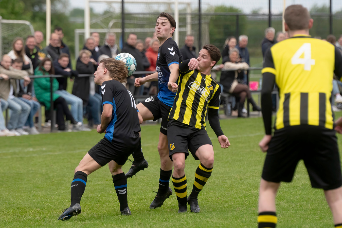 Eén helftje voetbal tussen CCW’16 en Sallandia met voor 90 minuten ...