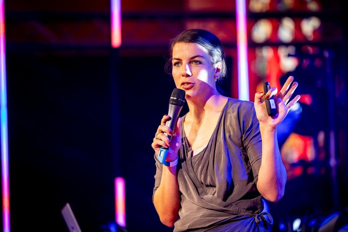 Datahoofd Defensie Sofie Berns (34) in Enschede: ‘De onzichtbare vijand komt eraan’ | Enschede ...