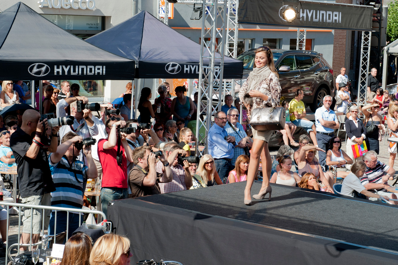 Gratis modeshow op de Grote Markt | Foto | hln.be