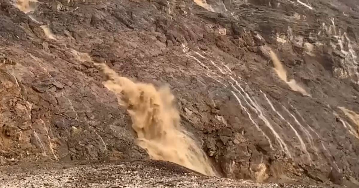 Des cascades apparaissent dans la Vallée de la Mort après de fortes ...