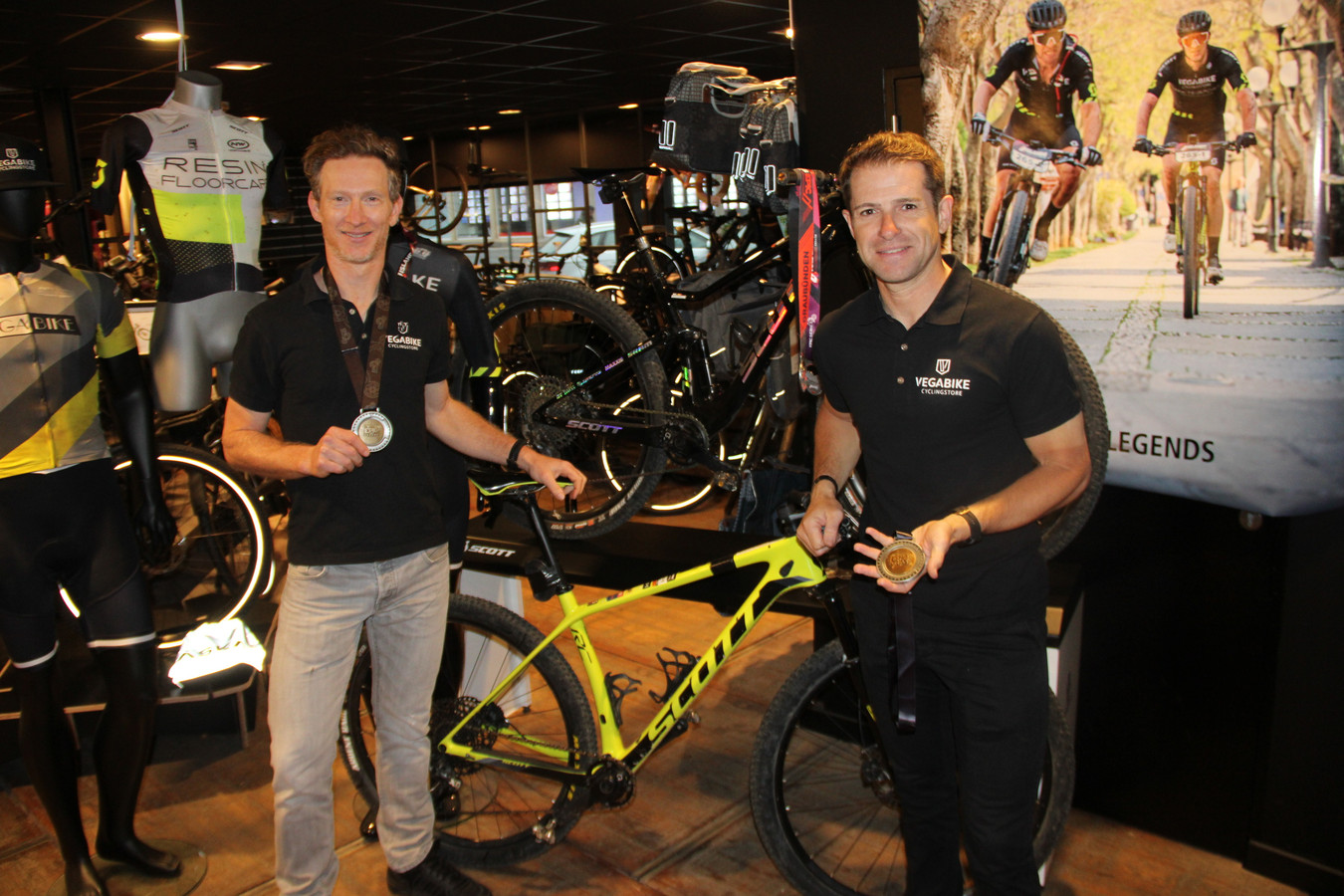 Mountainbikers Bart en Wouter voltooien drie loodzware races en zijn nu ...