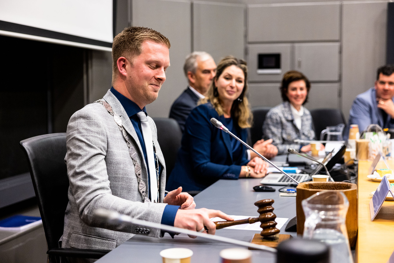 Boy Scholtze (31) nu officieel de jongste burgemeester van Nederland ... Boy Scholtze (31) nu officieel de jongste burgemeester van Nederland ...