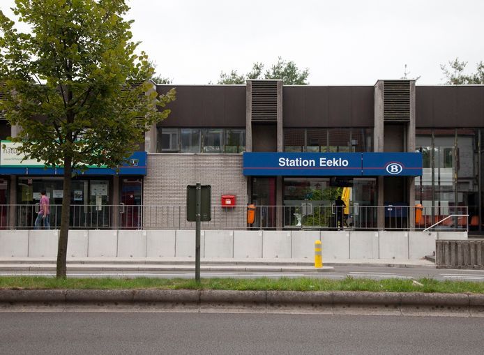 Bewakingscamera’s rond station Eeklo: “Vandalisme neemt er toe” | Eeklo | hln.be