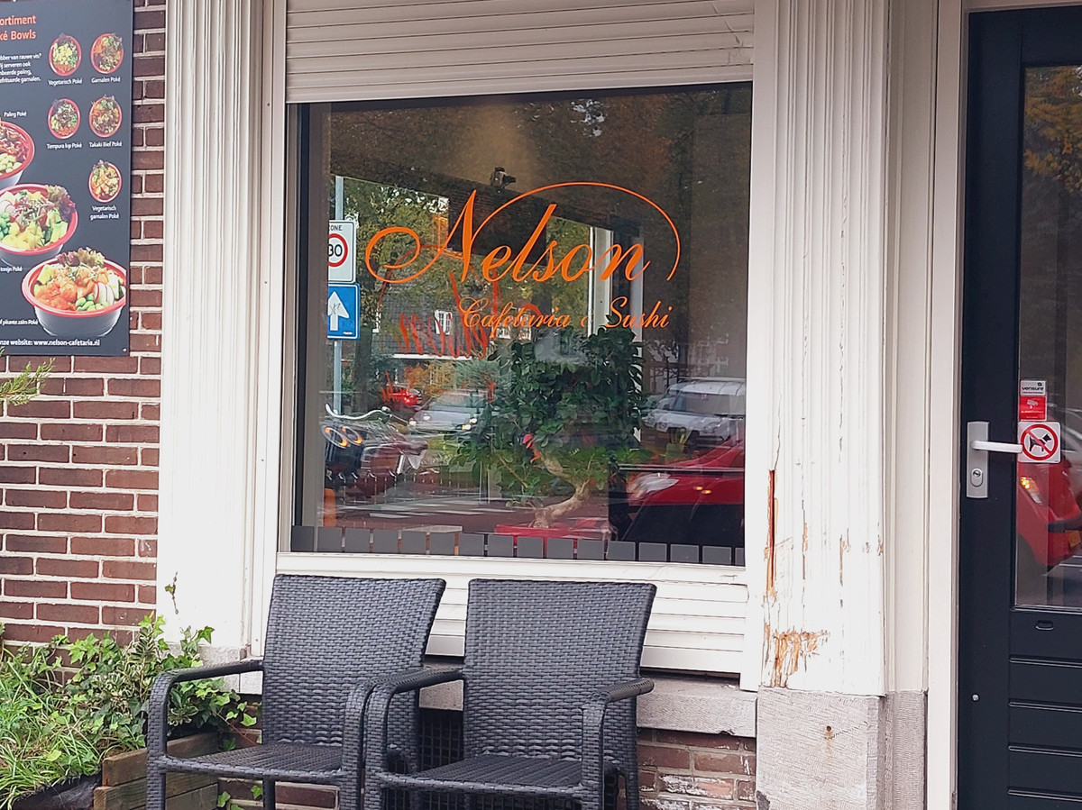 Lili heeft cafetaria Nelson snel heropend nadat gevel werd geramd ...