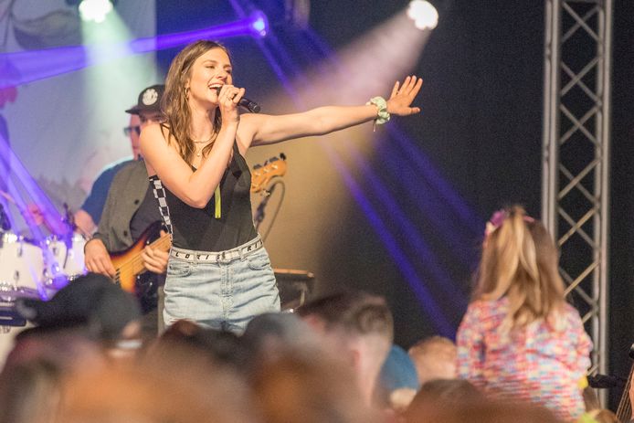 Zangeres Maan komt naar het Zomerfestival in Leerdam | Rivierenland | AD.nl