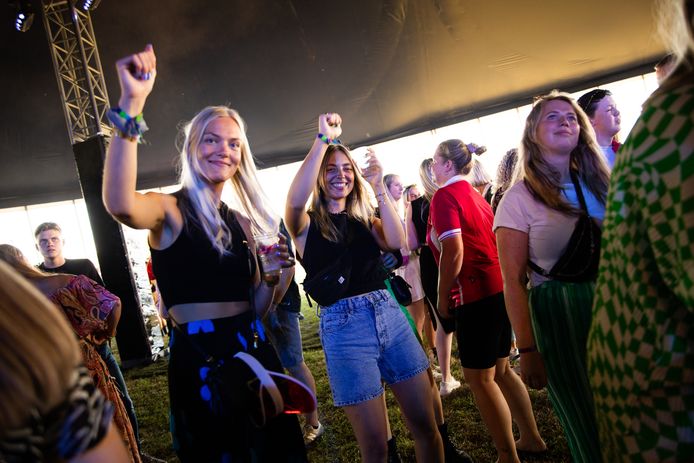 Weitjerock is los: foto’s van de eerste dag vol dance | Zeeuws-Vlaanderen | pzc.nl