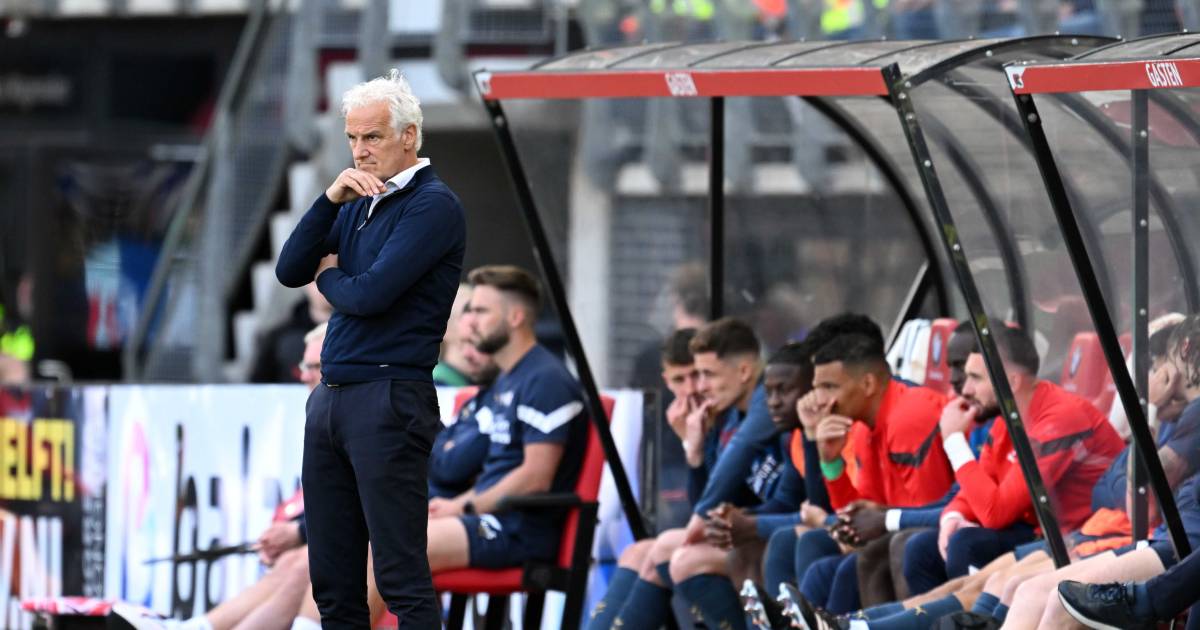 PSV heeft geen tijd te verliezen: zoektocht naar nieuwe trainer in ...