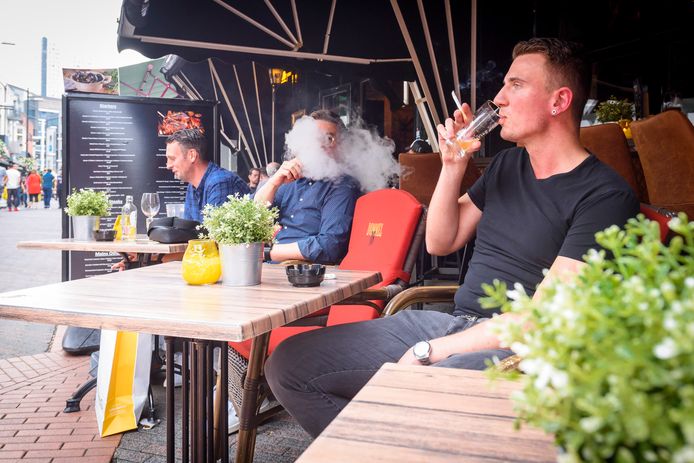 Rookverbod op terrassen in Zuidoost-Brabant blijft nog uit | Home | ed.nl