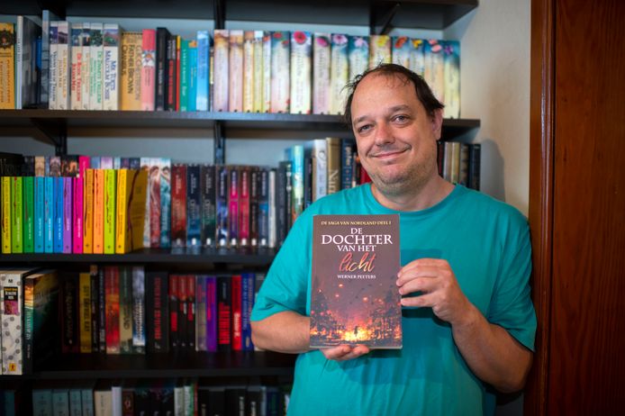 Wiskundeprof brengt fantasy-boek uit: “Na een hele dag cijfertjes doet ...