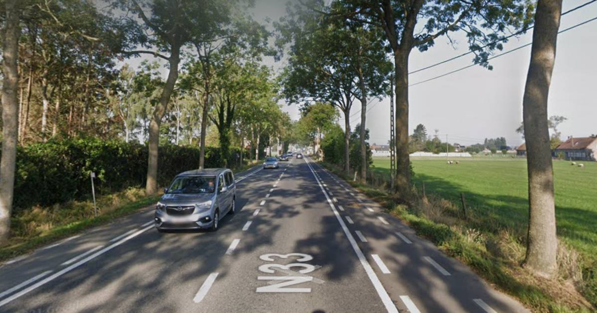 Bromfietser (61) legt positieve ademtest af na aanrijding met ...